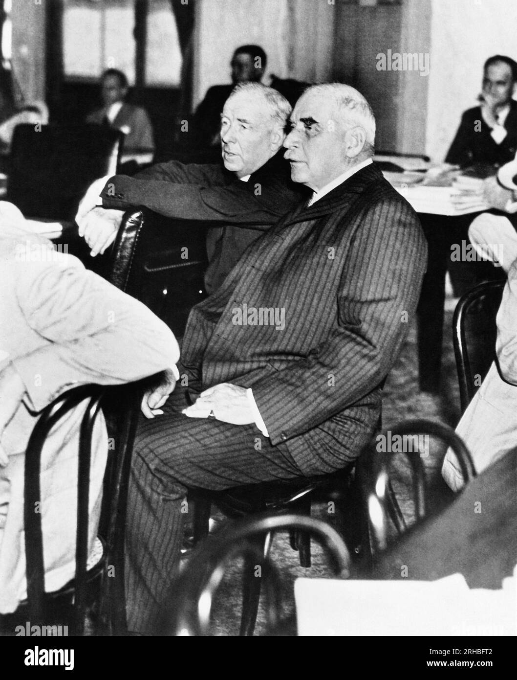 Banking and currency inquiry hi-res stock photography and images - Alamy