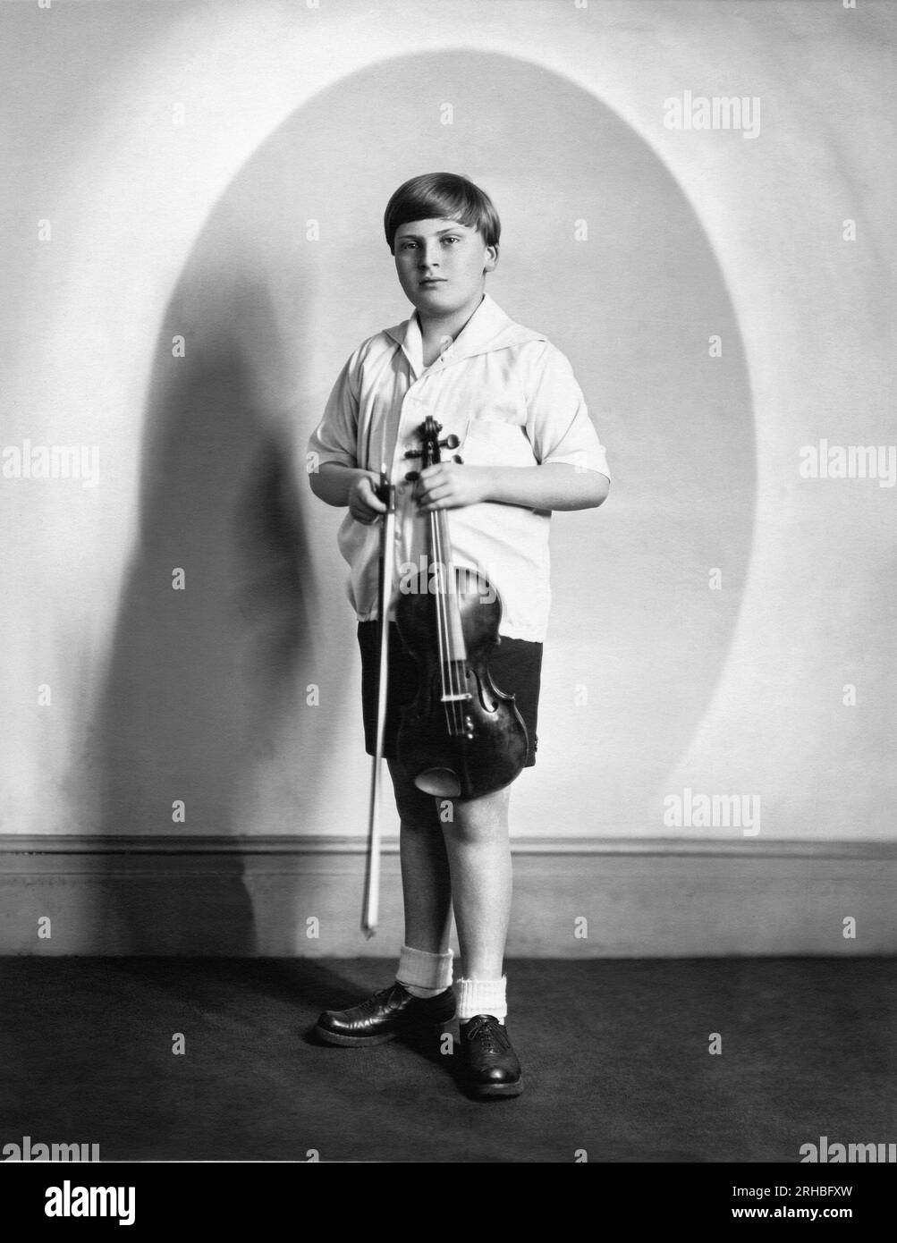 New York, New York: c. 1931 A studio promotional photo of child prodigy ...
