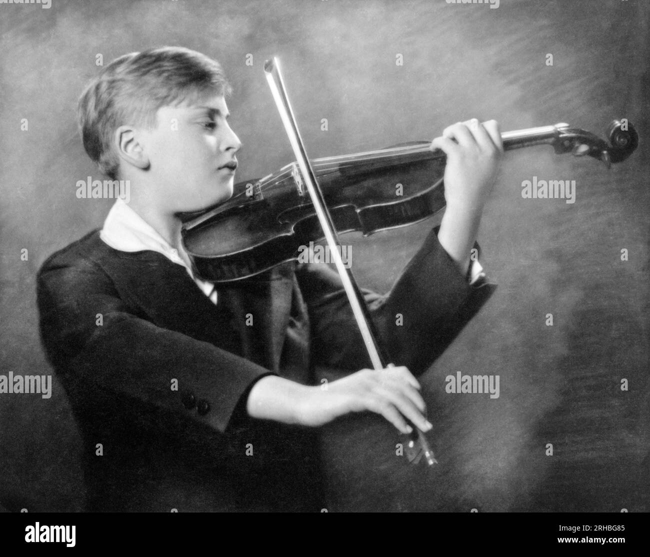 New York, New York: c. 1931 A studio promotional photo of child prodigy ...