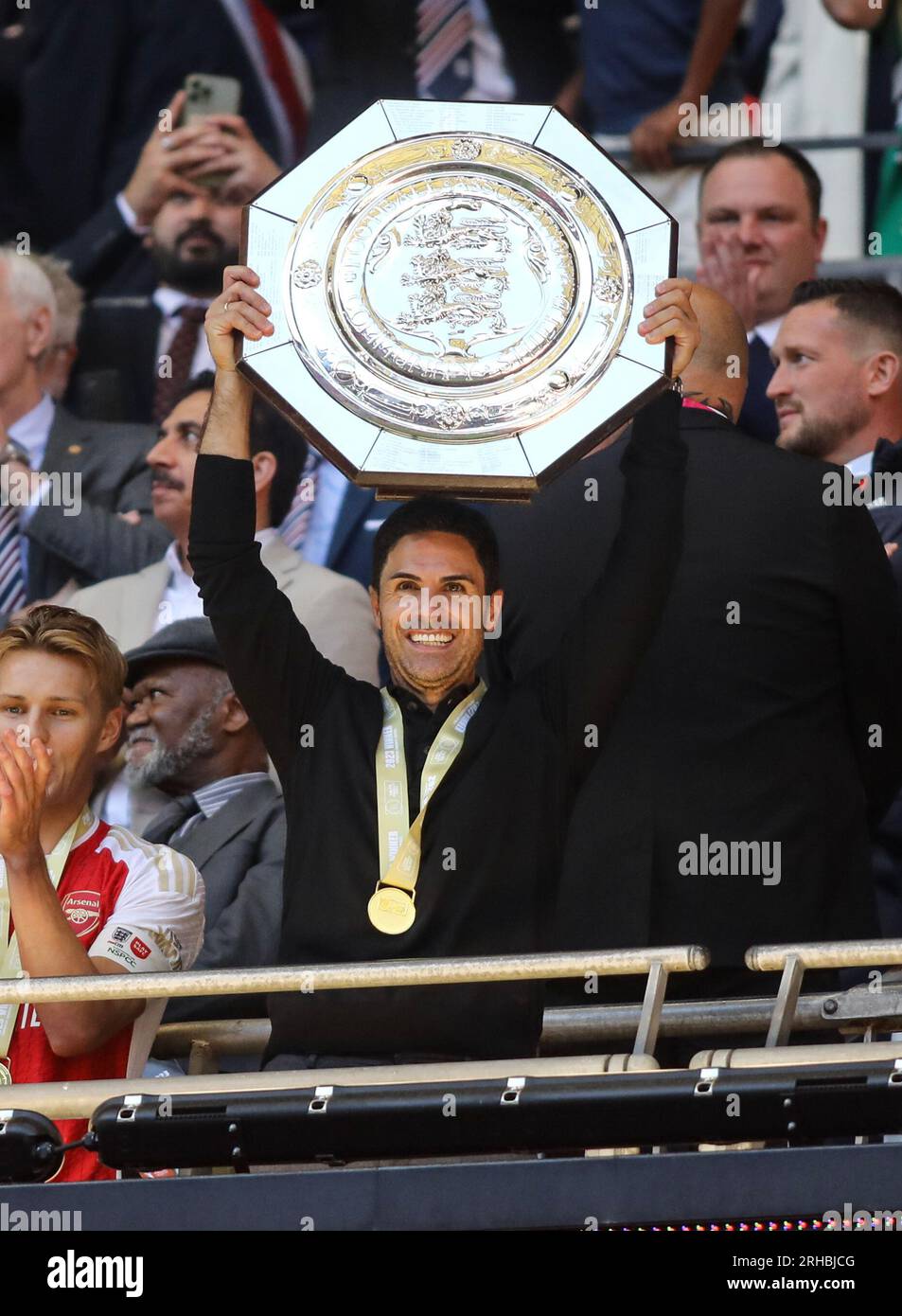 Manager of Arsenal, Mikel Arteta celebrates with the FA Community ...