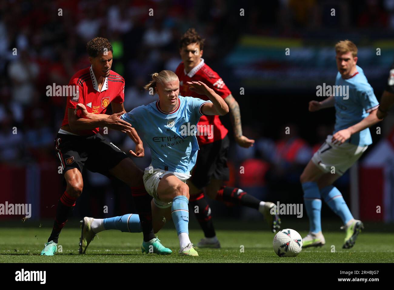 Erling Haaland of Manchester City and Raphael Varane of Manchester ...
