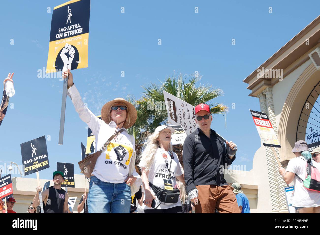 Los Angeles, Ca. 15th Aug, 2023. Mary McCormack, Frances Fisher and Bob ...