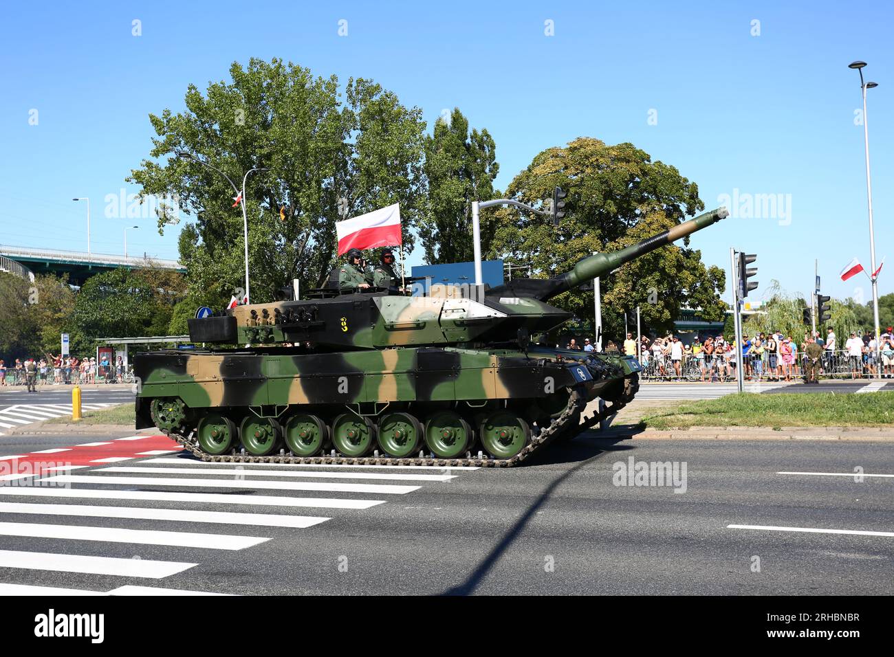 Poland, Warsaw: Polish Army presents an Leopard 2 tank during ...