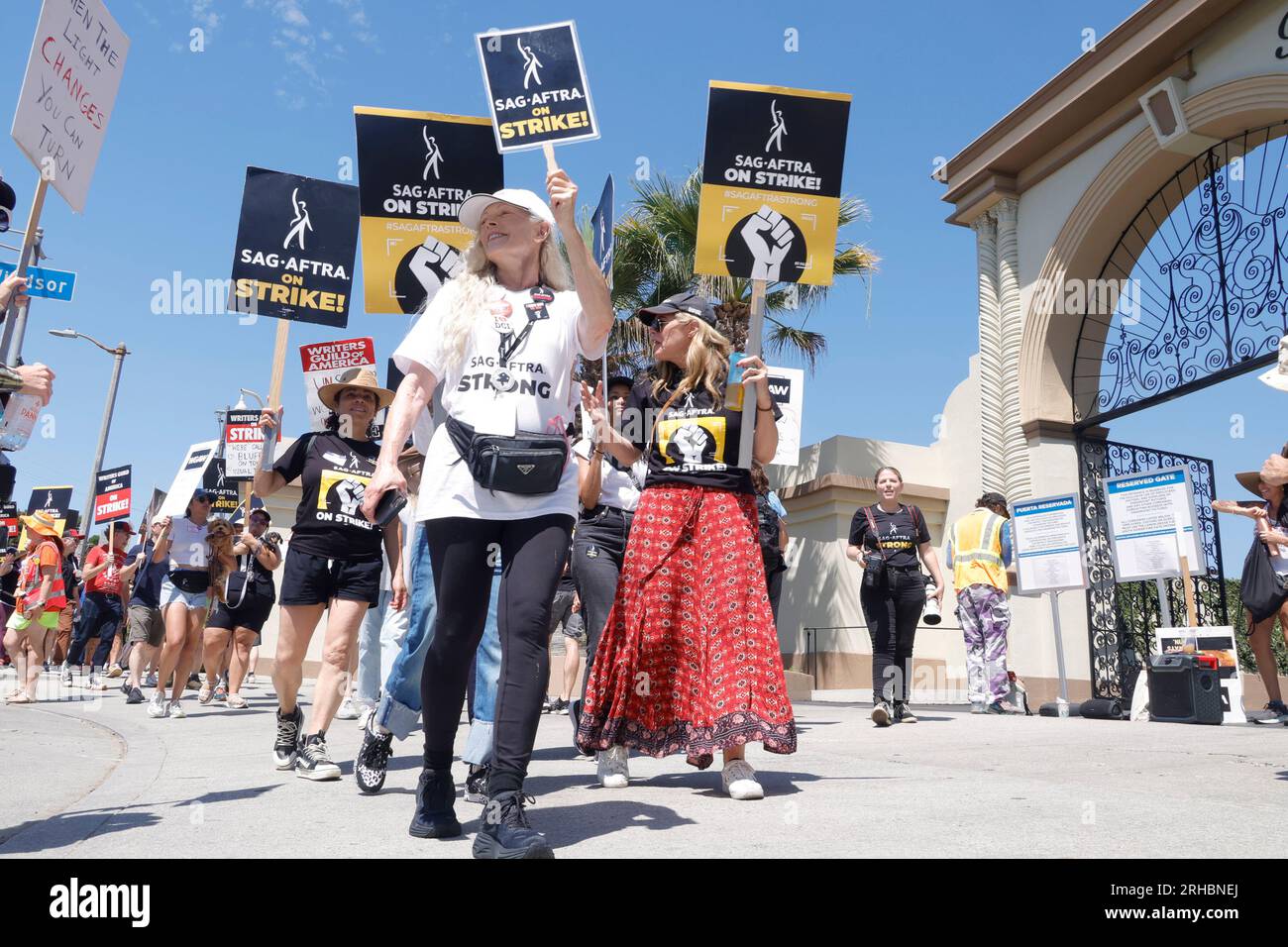 Los Angeles, Ca. 15th Aug, 2023. Frances Fisher and Mary McCormack seen ...