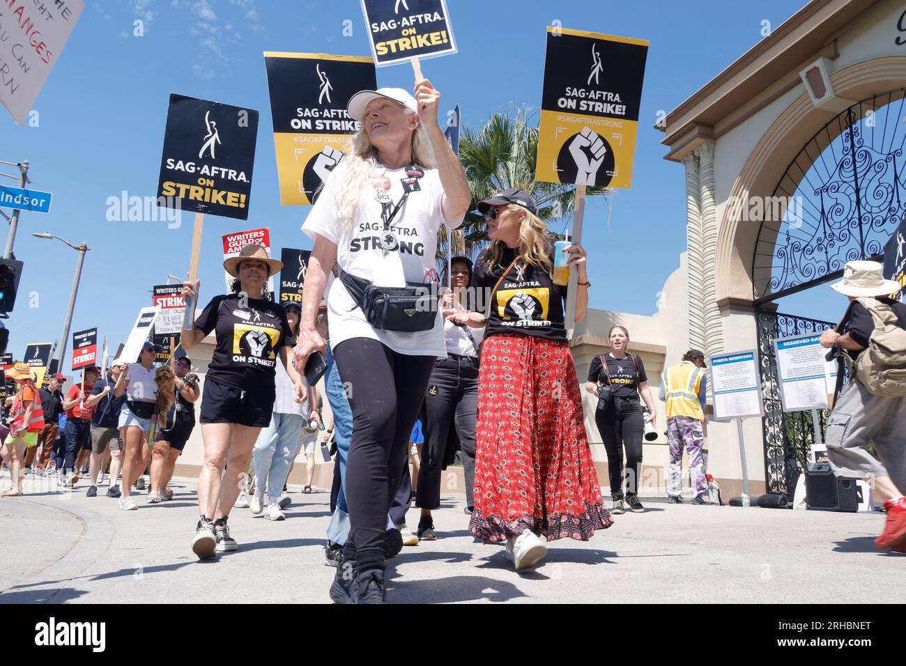 Los Angeles, Ca. 15th Aug, 2023. Frances Fisher and Mary McCormack seen ...