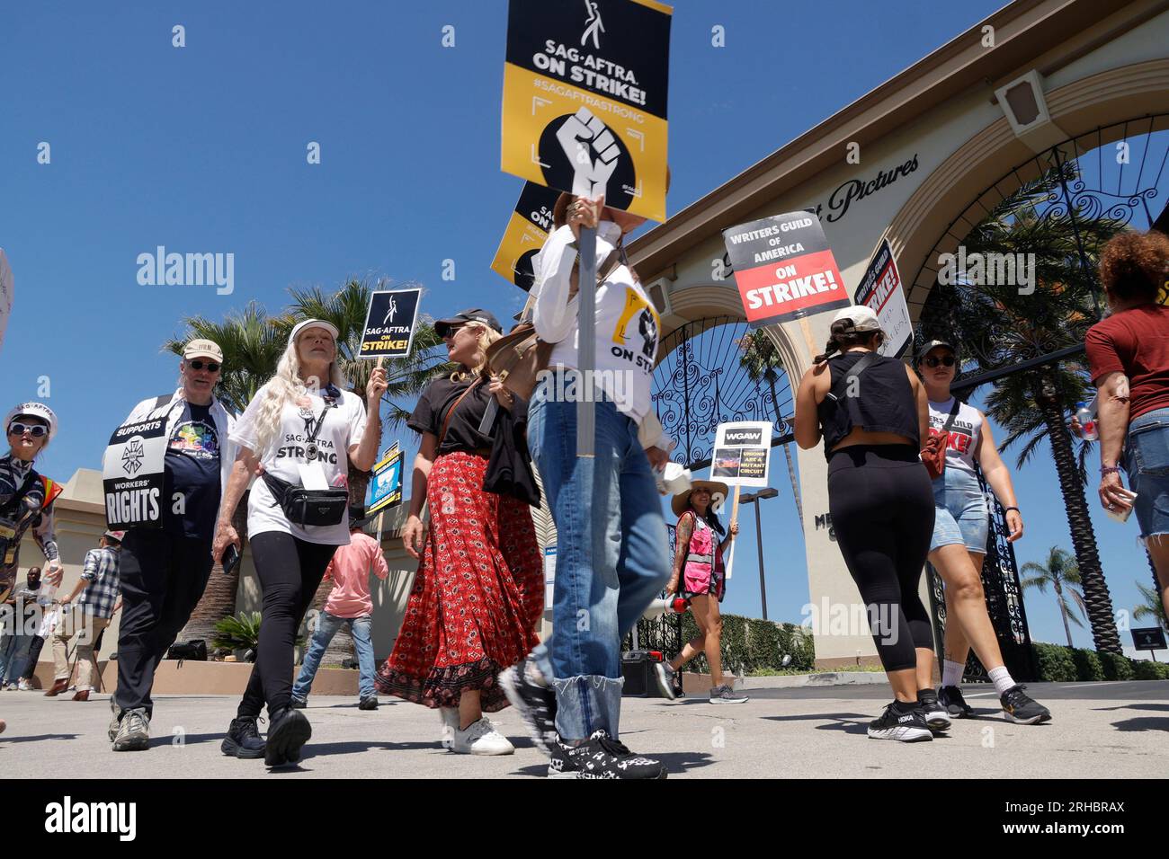 Los Angeles, Ca. 15th Aug, 2023. Frances Fisher and Mary McCormack seen ...