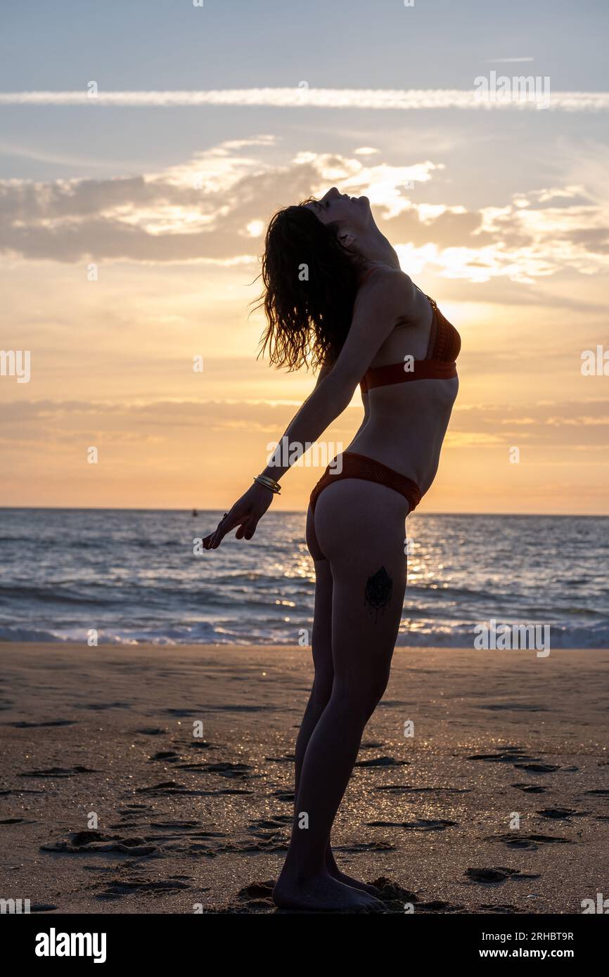 Beautiful women in bikini hi-res stock photography and images - Alamy