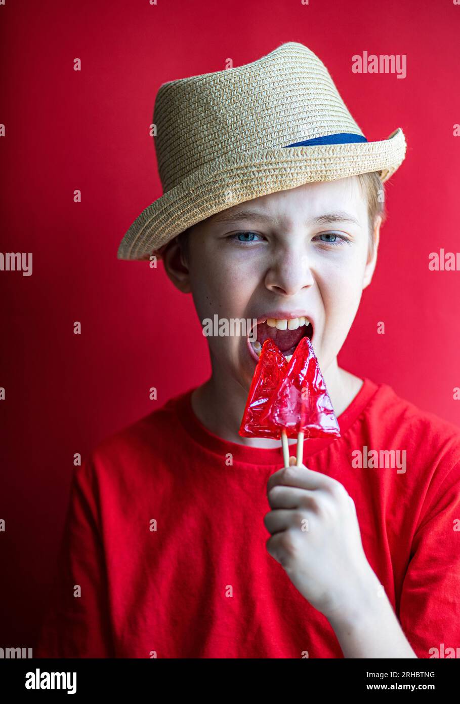 Boy eating a lollipop hi-res stock photography and images - Alamy