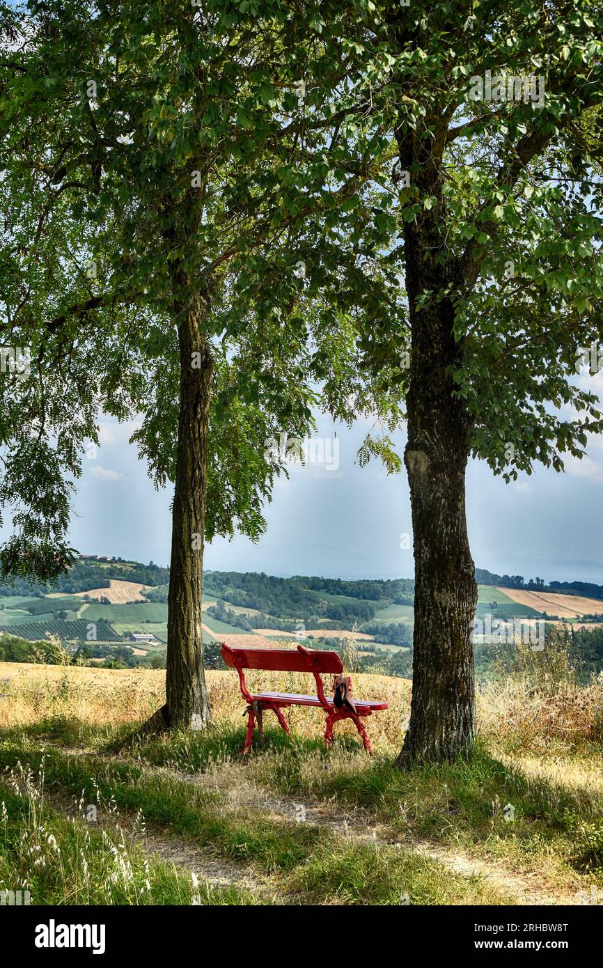 Roadside bench hi-res stock photography and images - Alamy