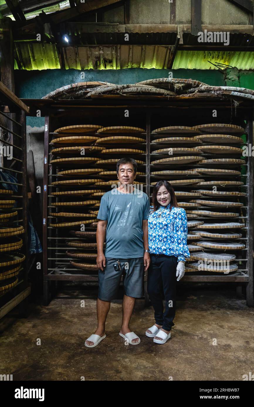 The owners Pun-Saharat Kamolsakdavikul and the boss Nea Rung-Susama ...