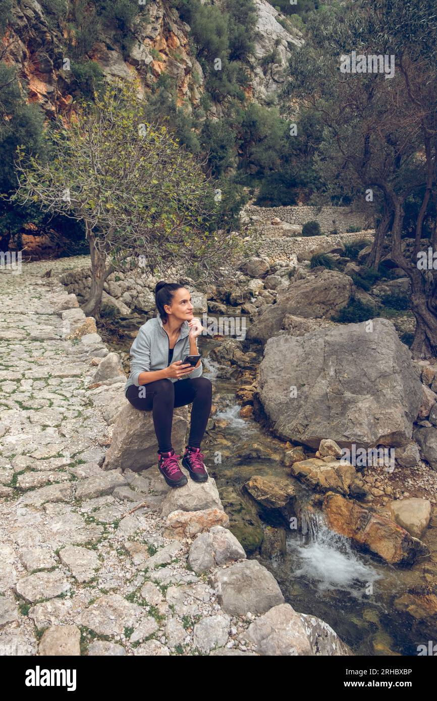 Pathway side creek hi-res stock photography and images - Alamy