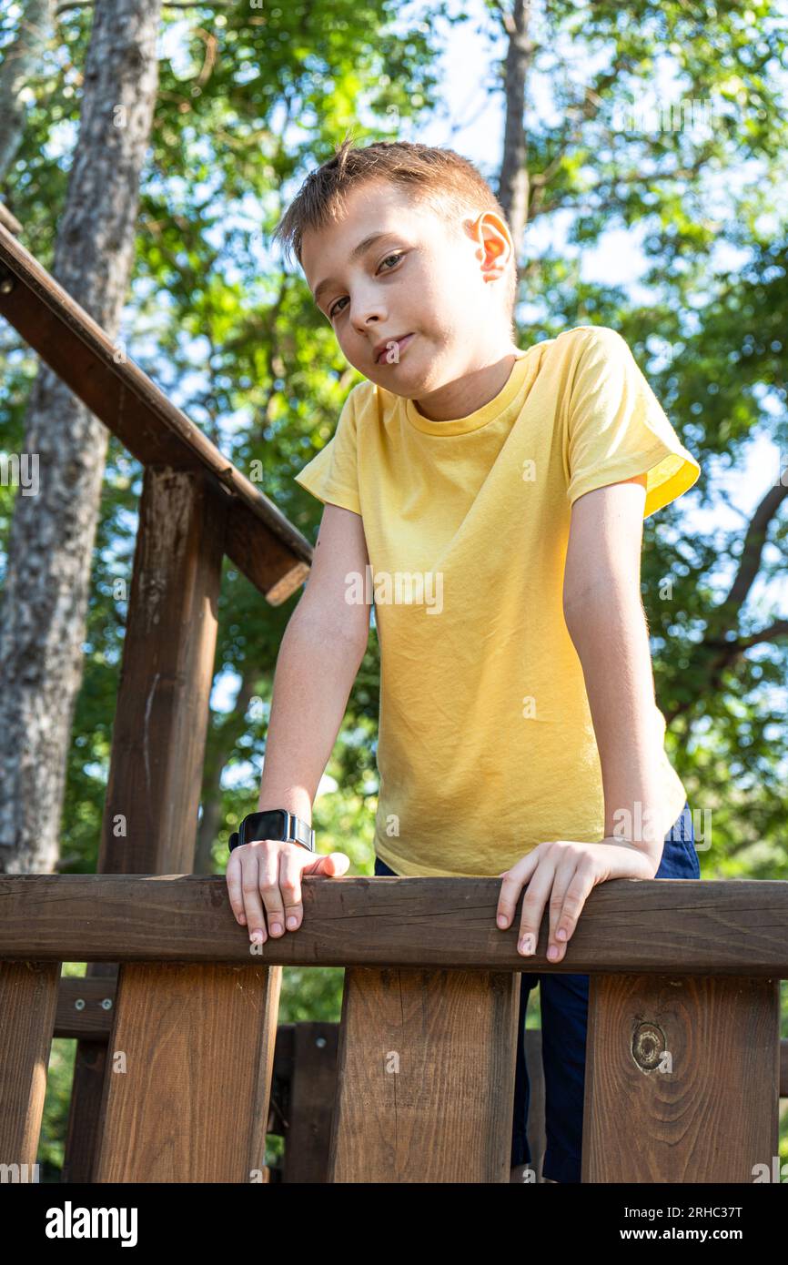 Children standing on a platform hi-res stock photography and images - Alamy