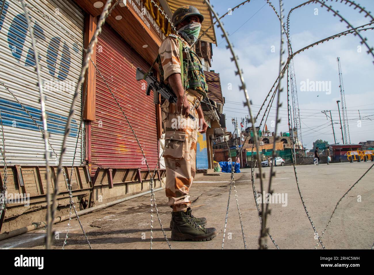 Srinagar, India. 15th Aug, 2023. Indian paramilitary trooper stands ...