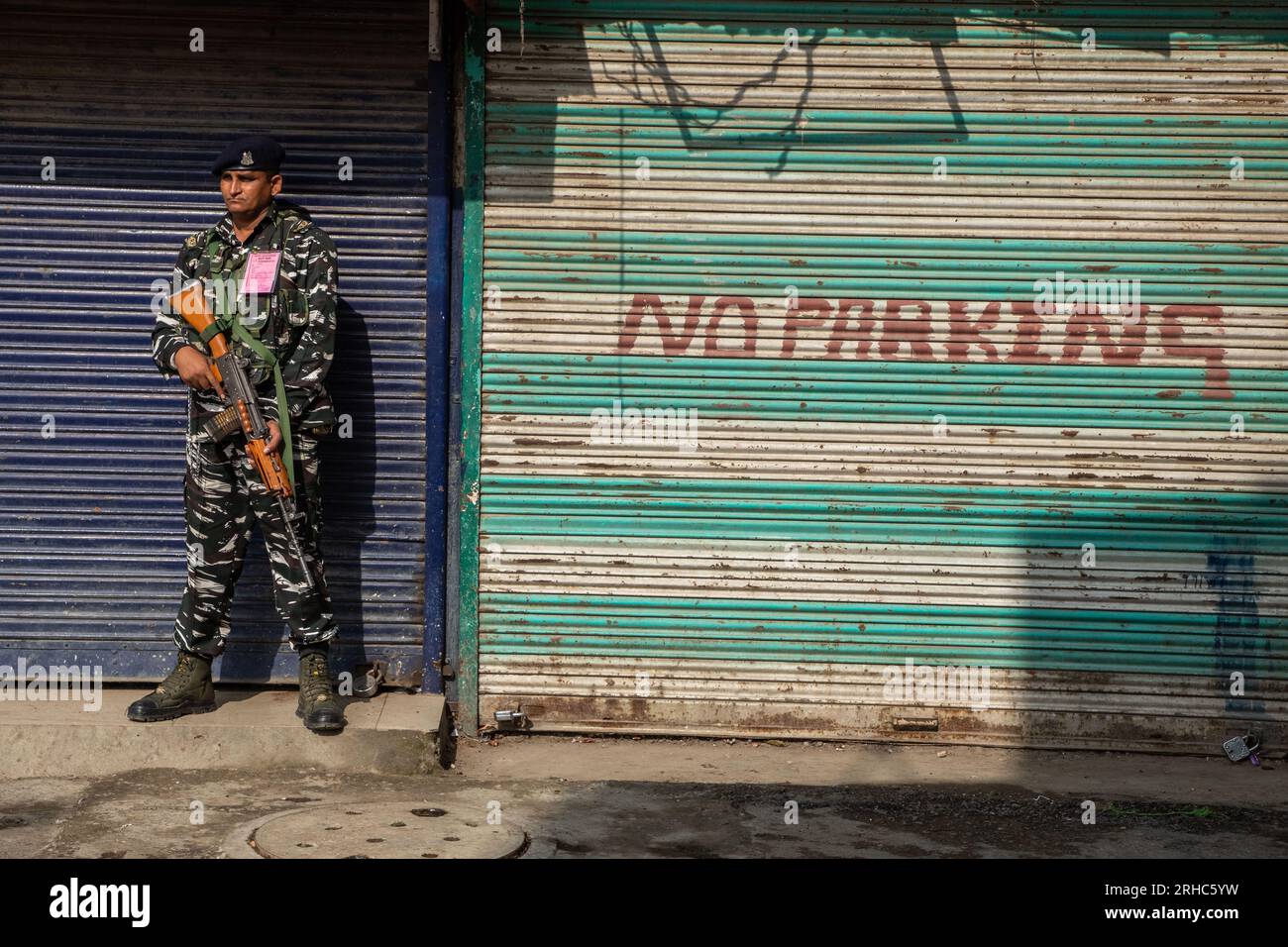 Srinagar, India. 15th Aug, 2023. Indian paramilitary trooper stands ...