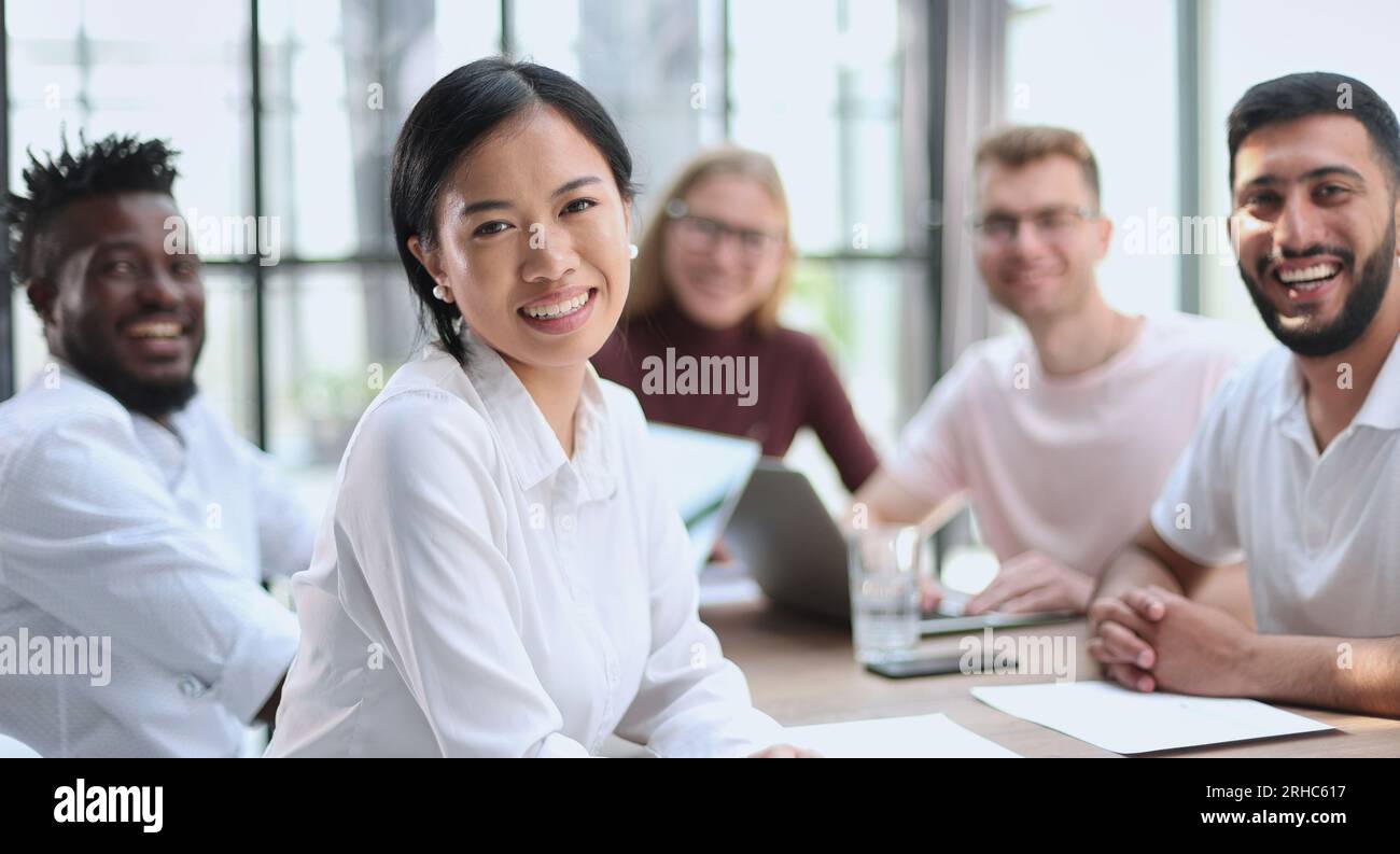 Office older colleagues hi-res stock photography and images - Alamy
