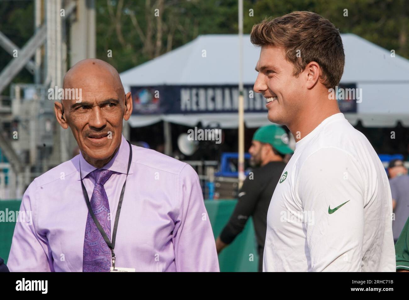 Canton, Ohio, USA. 3rd Aug, 2023. Former NFL head coach Tony Dungy (L ...