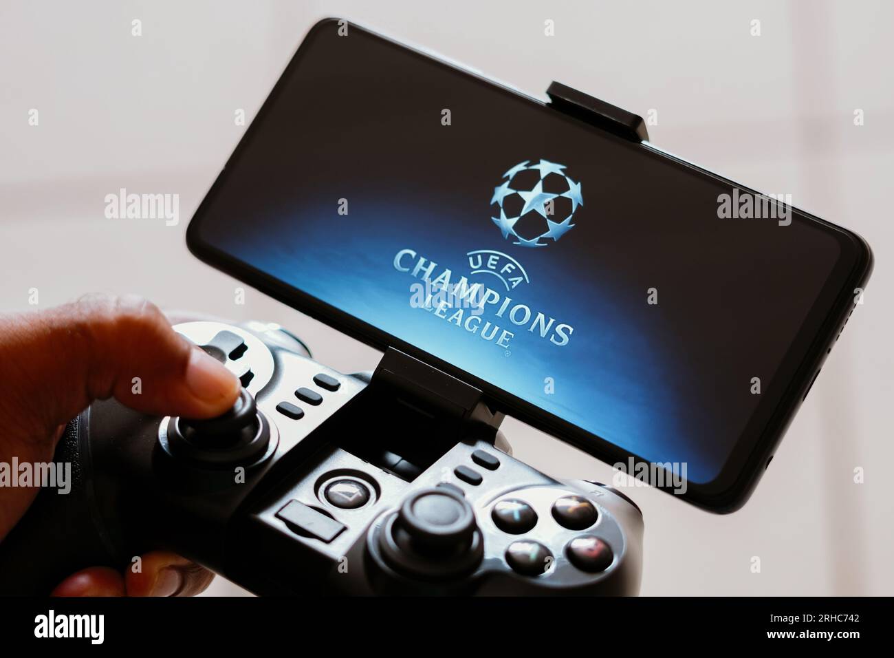 Ucl gaming hi-res stock photography and images - Alamy