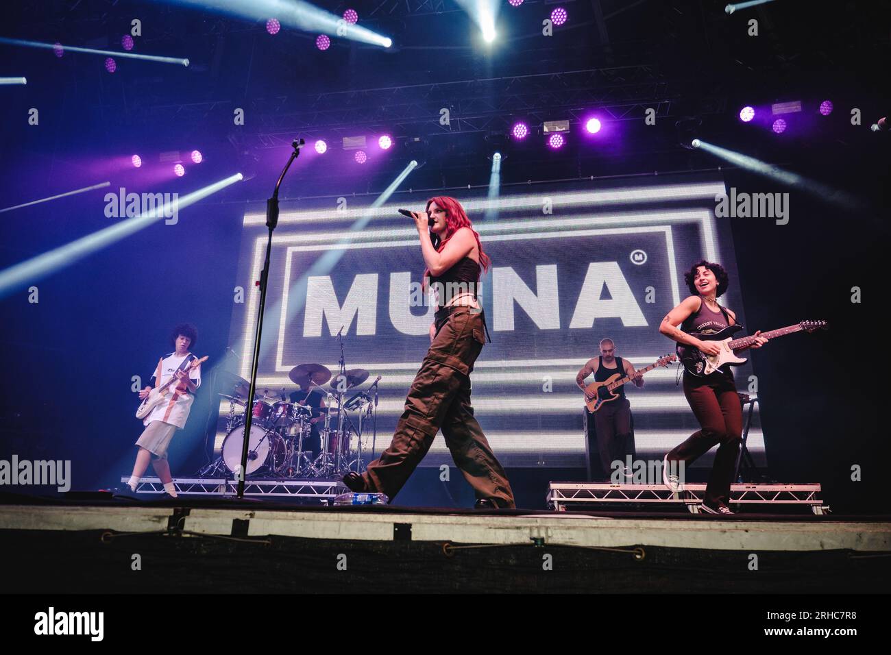Katie gavin of the band muna hi-res stock photography and images - Alamy