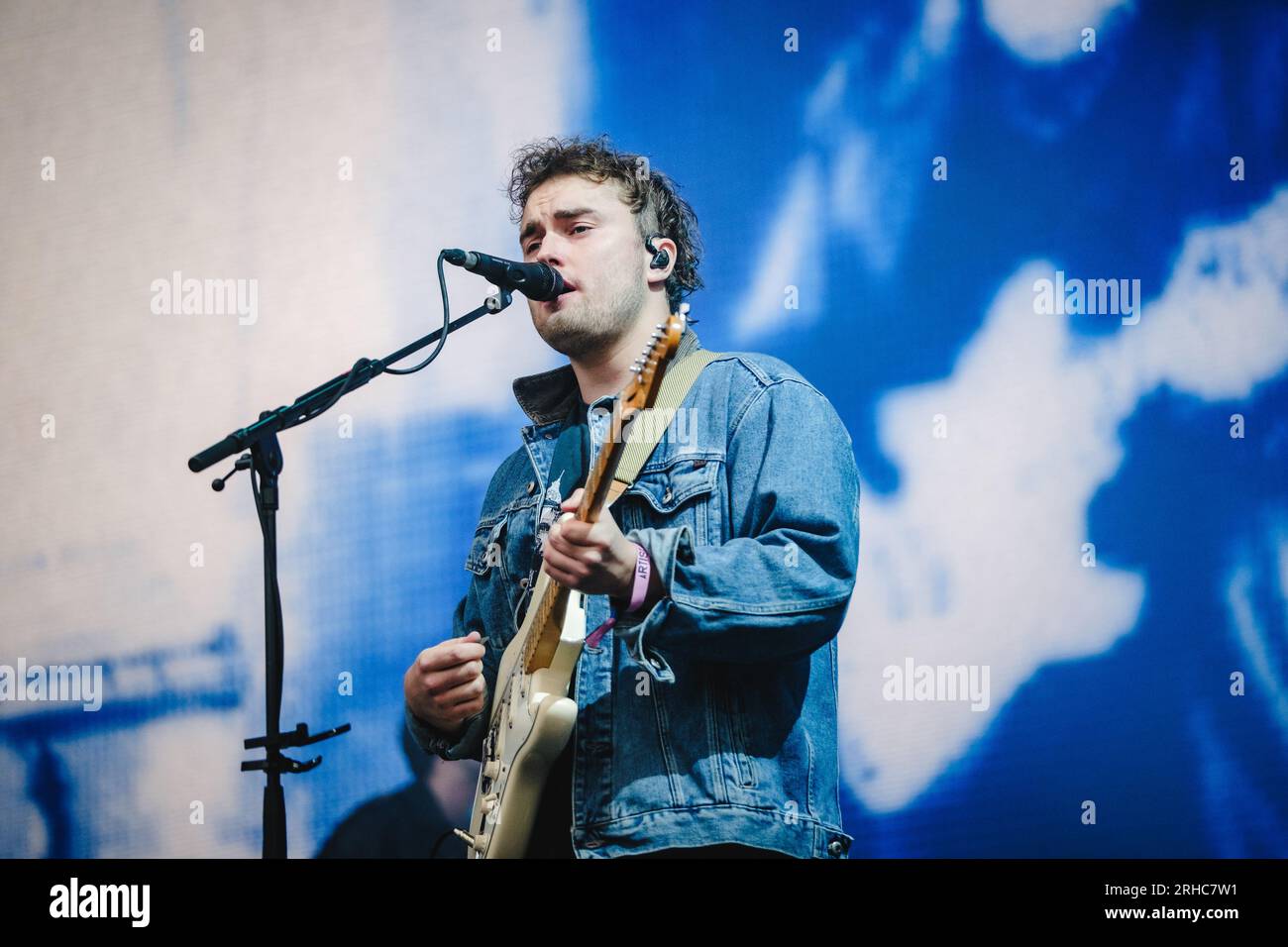 Sam fender show hi-res stock photography and images - Alamy