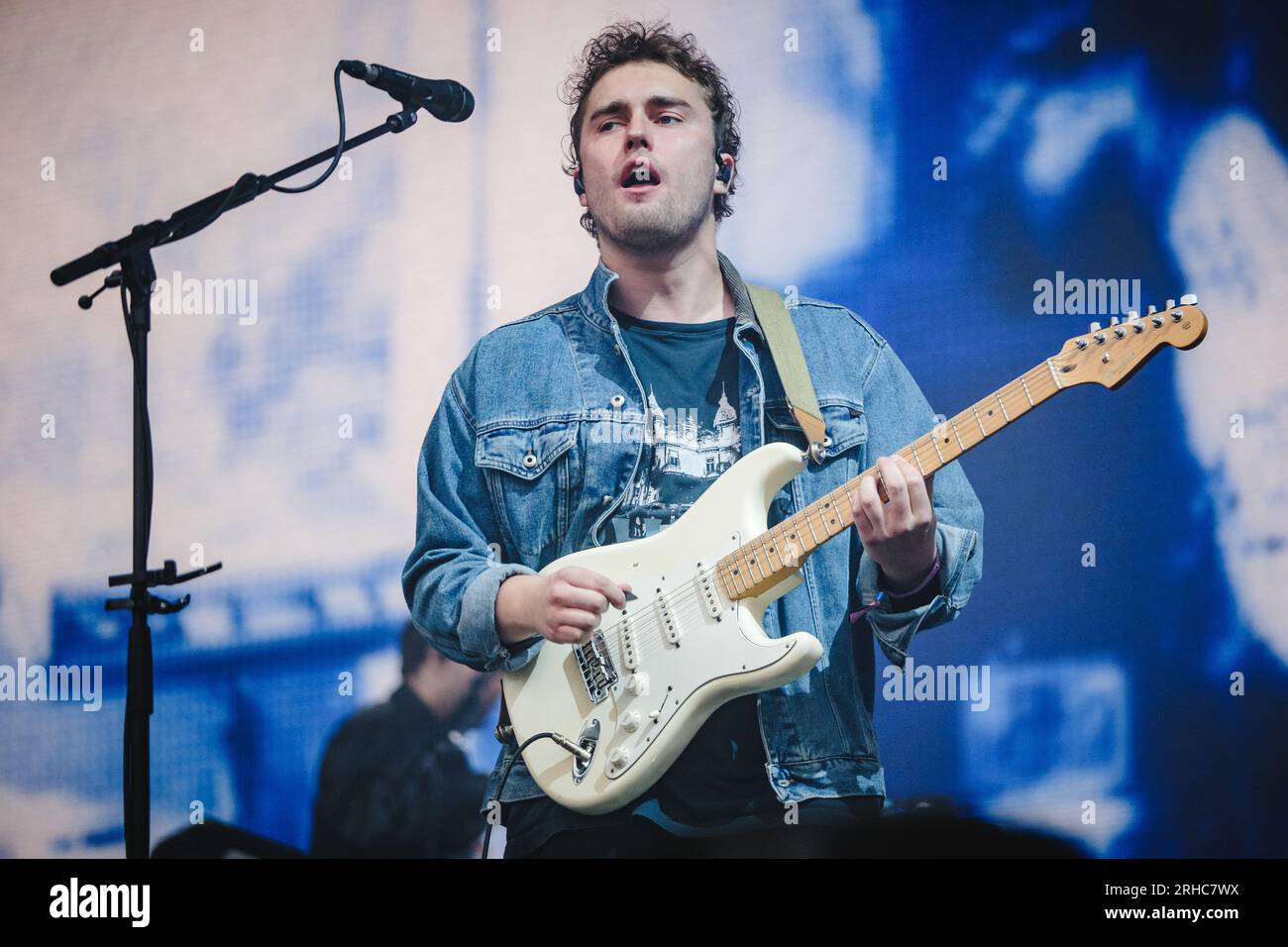 Sam fender show hi-res stock photography and images - Alamy