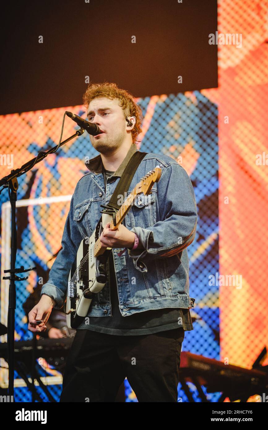 Sam fender show hi-res stock photography and images - Alamy