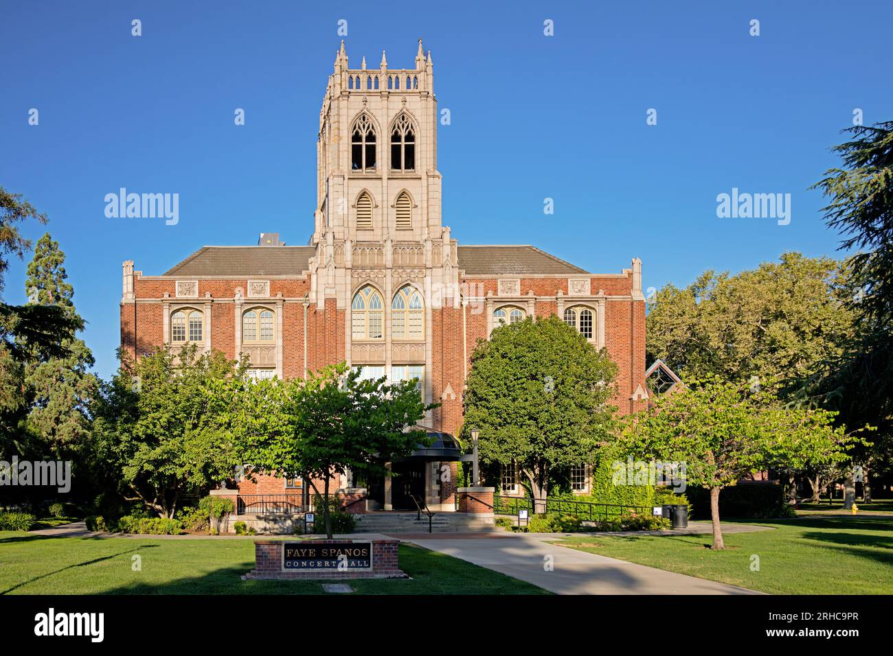 Campus location hi-res stock photography and images - Alamy