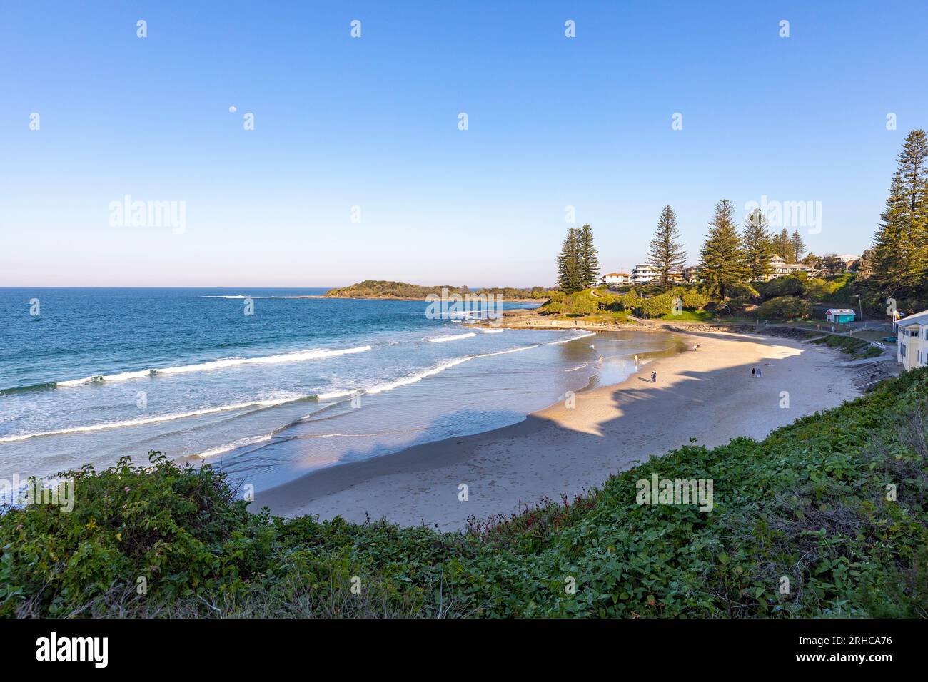 Yamba main beach and ocean, late afternoon winter 2023, Main beach in ...