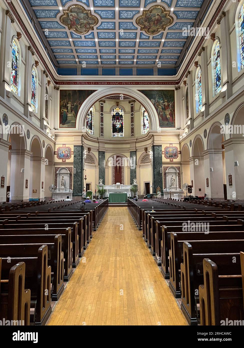 Empty church pews united states hi-res stock photography and images - Alamy
