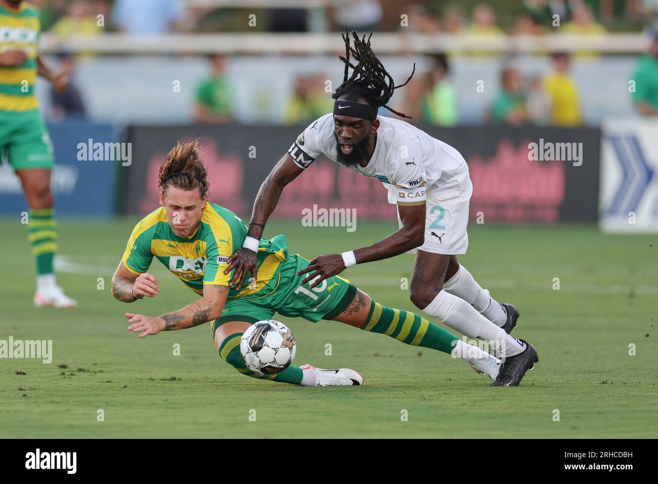 St. Petersburg, FL: El Paso Locomotive FC defender Hugh Roberts II (2 ...
