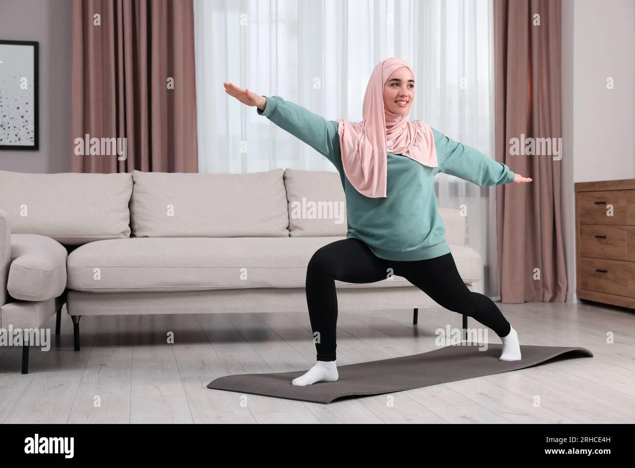 Muslim woman exercise hi-res stock photography and images - Alamy