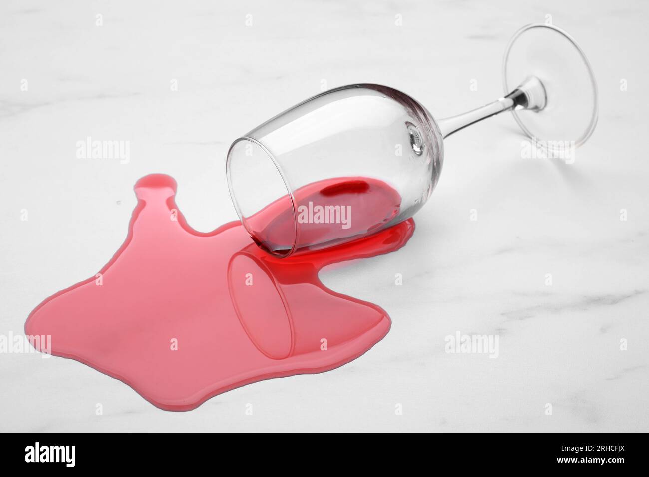 Spilled water table glass hi-res stock photography and images - Alamy