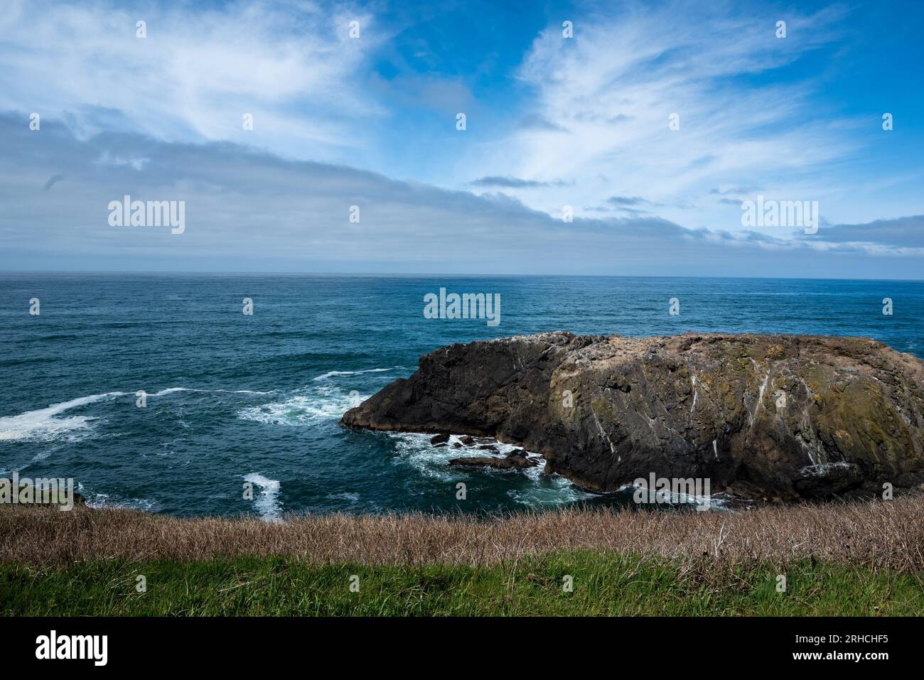 Yaquina Head Lighthouse Cobble Beach- Oregon 2022 Stock Photo - Alamy