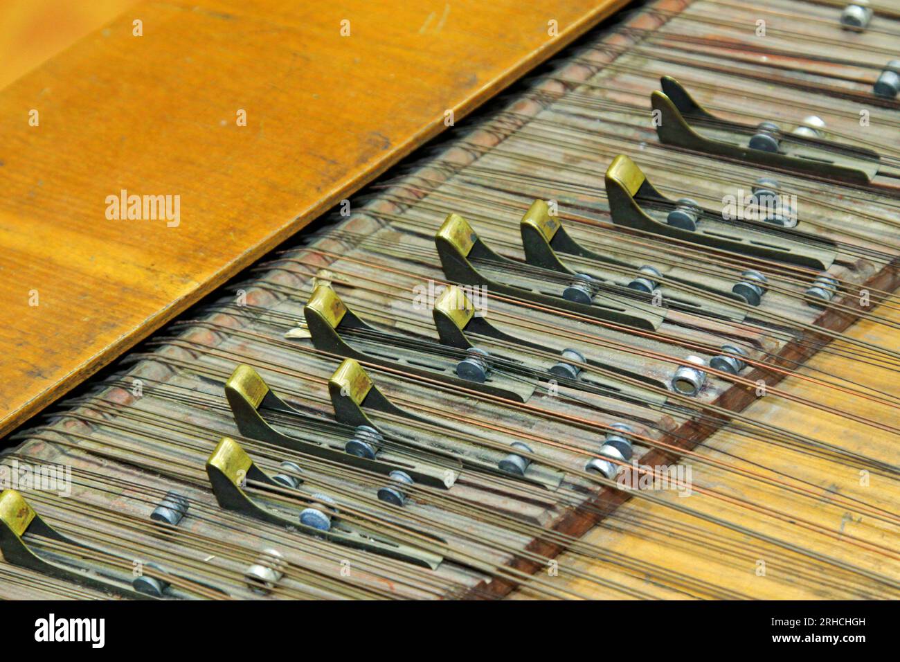 Chinese play musical instruments hi-res stock photography and images ...