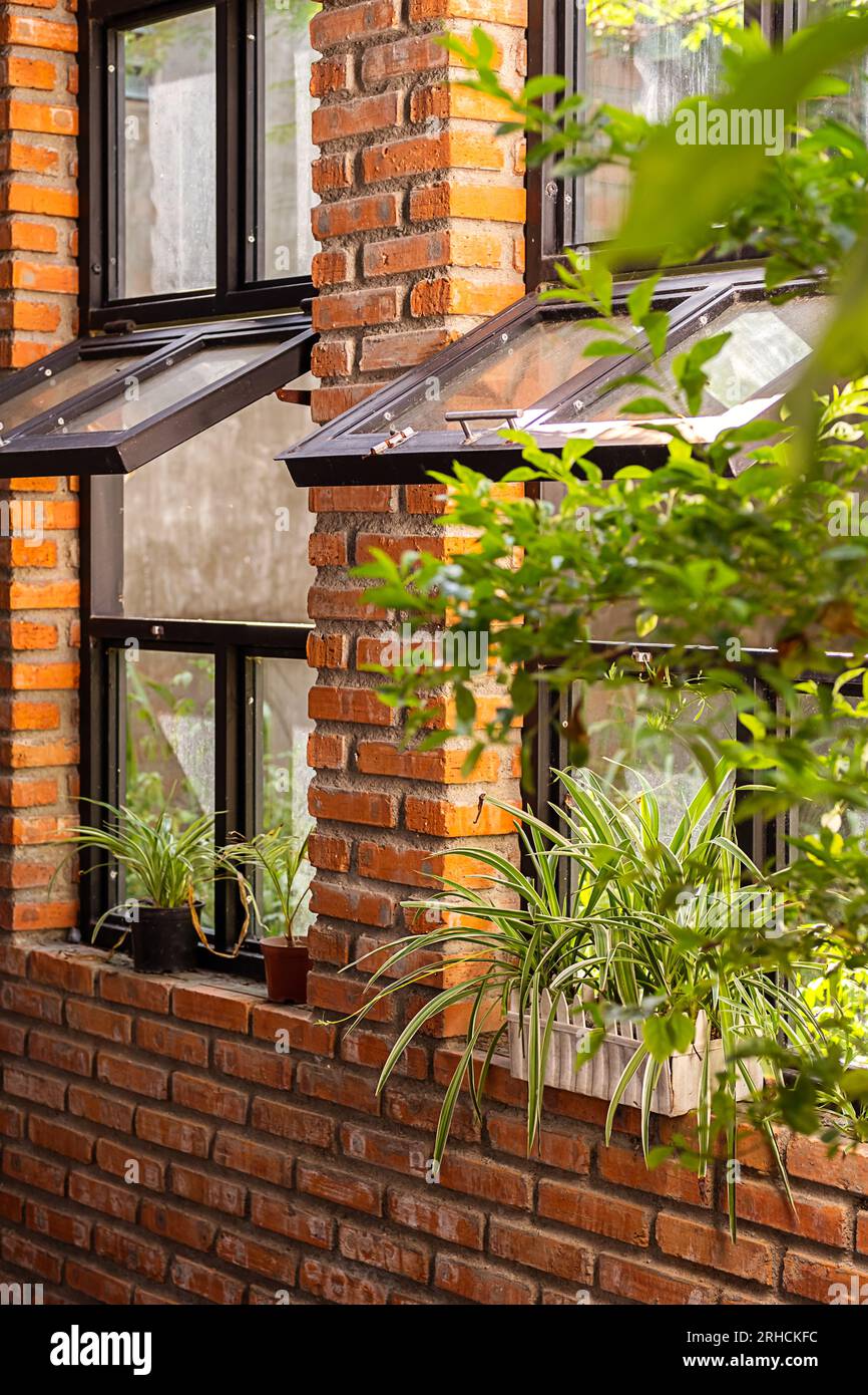 Modern workshop hi-res stock photography and images - Alamy