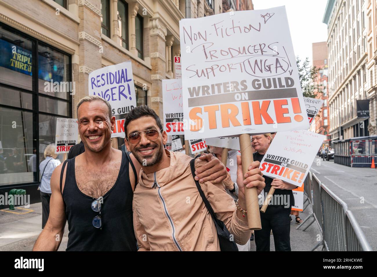 Contract negotiation dispute hi-res stock photography and images - Alamy