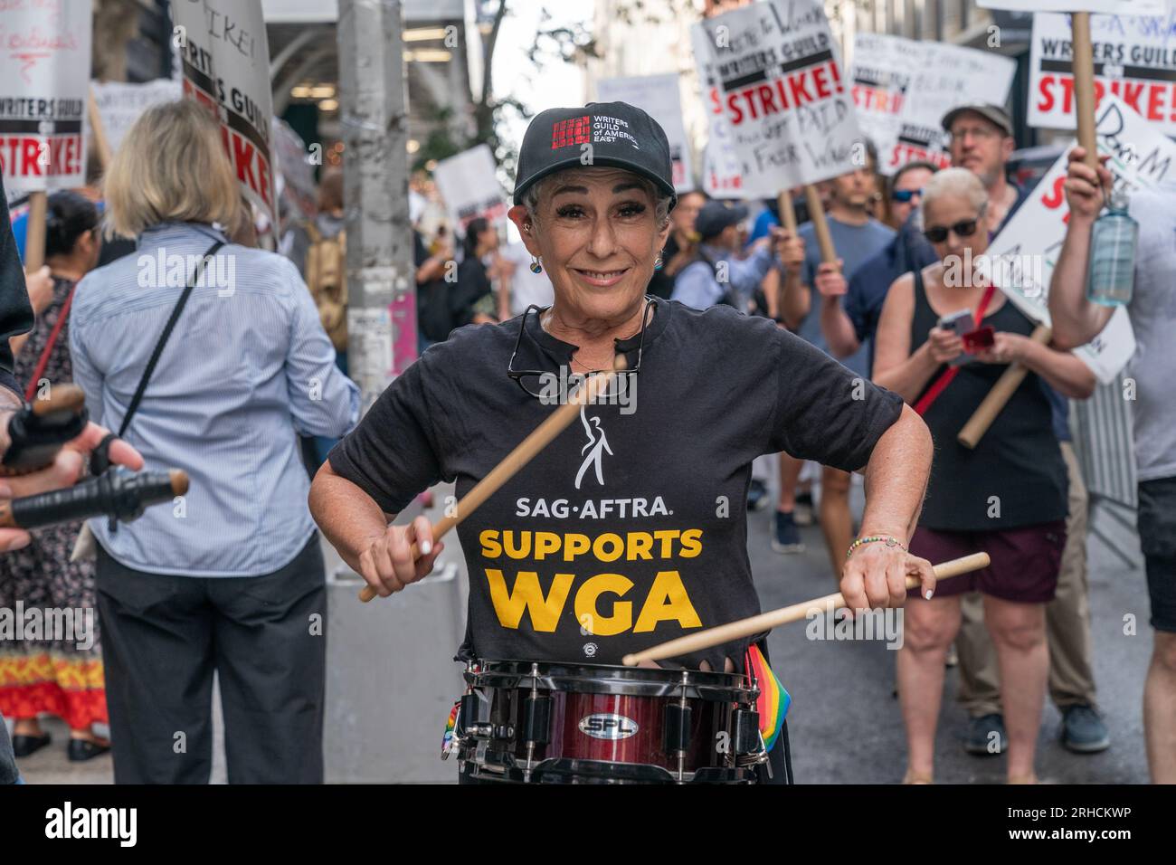 Sag aftra actors walk hi-res stock photography and images - Alamy