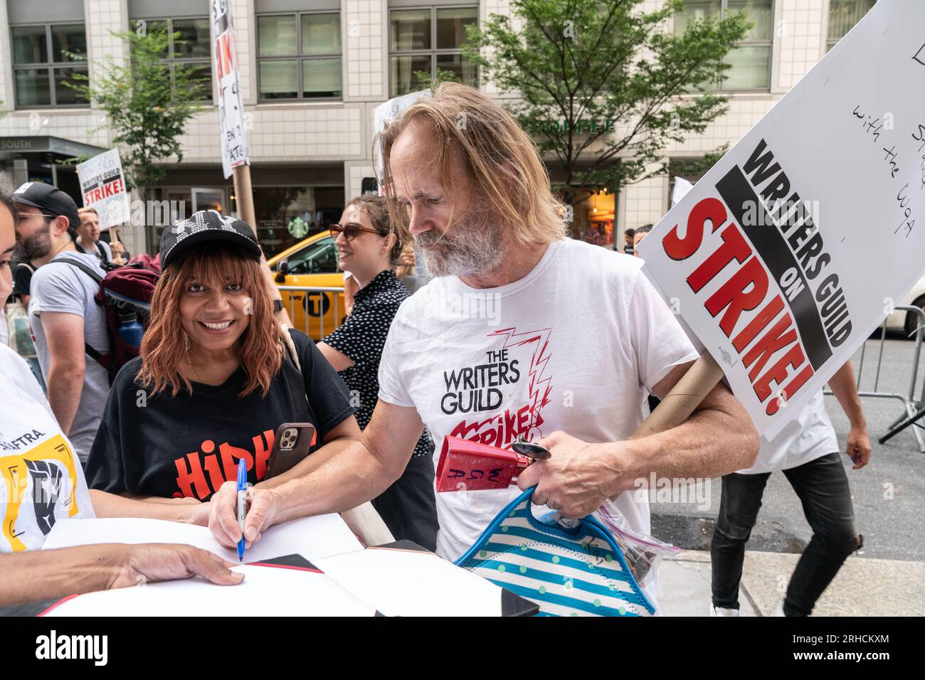 Wga picket signs hi-res stock photography and images - Alamy