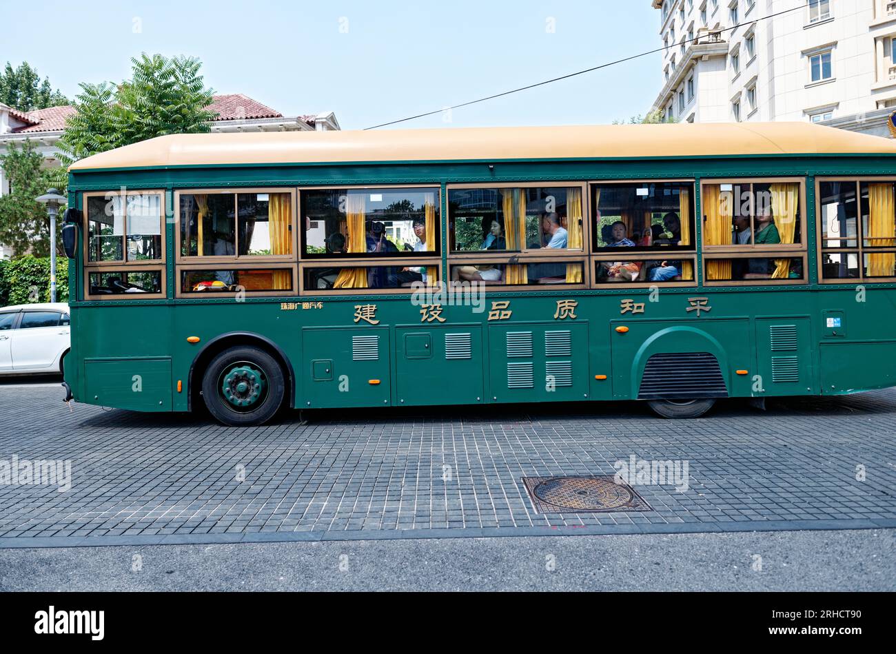 Beautiful street scenes hi-res stock photography and images - Alamy
