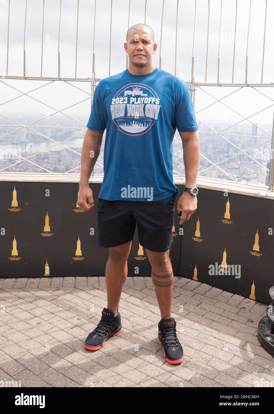PFL fighter Renan Ferreira visits Empire State Building in New York on ...