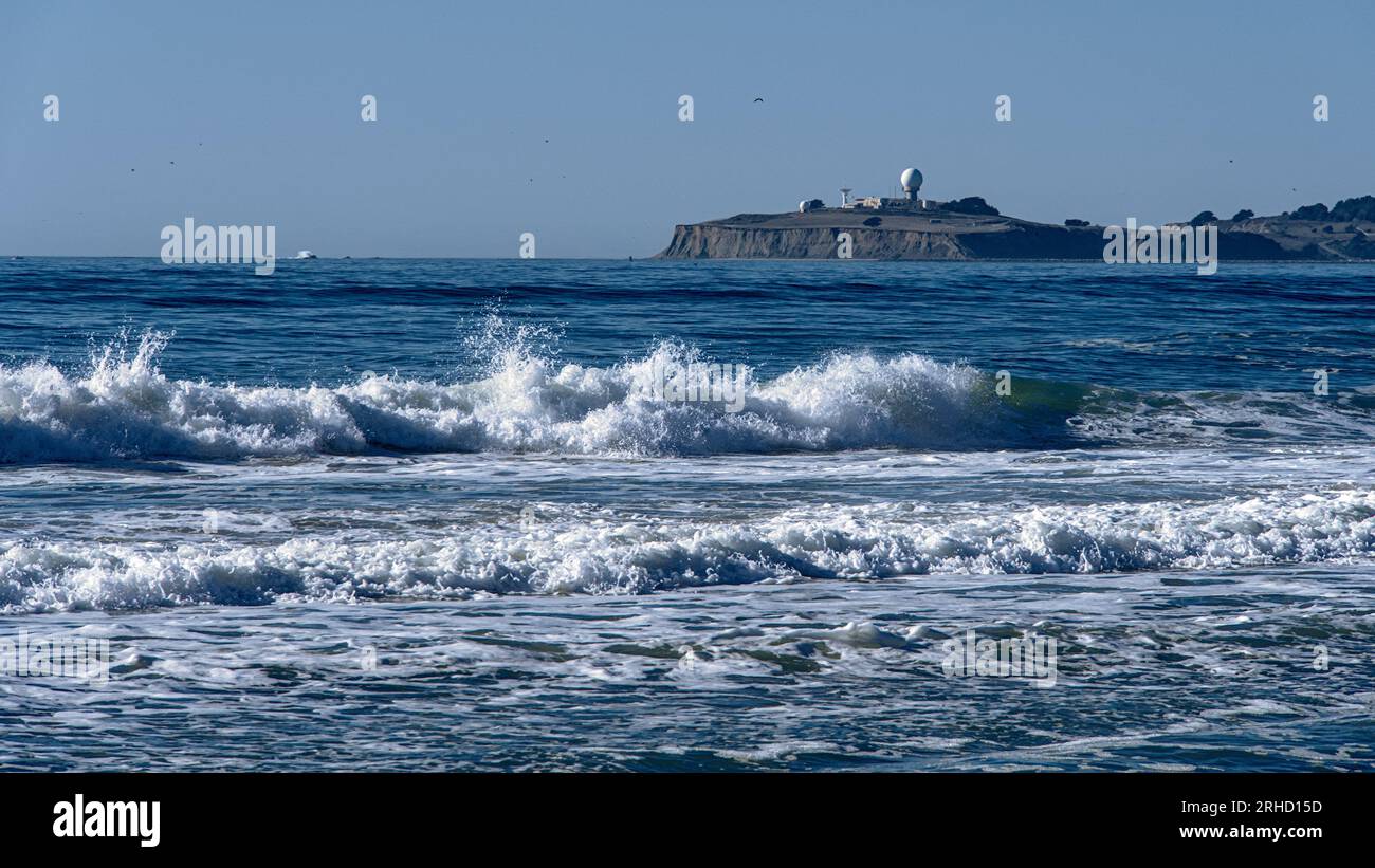 Pacific ocean half moon bay hi-res stock photography and images - Alamy