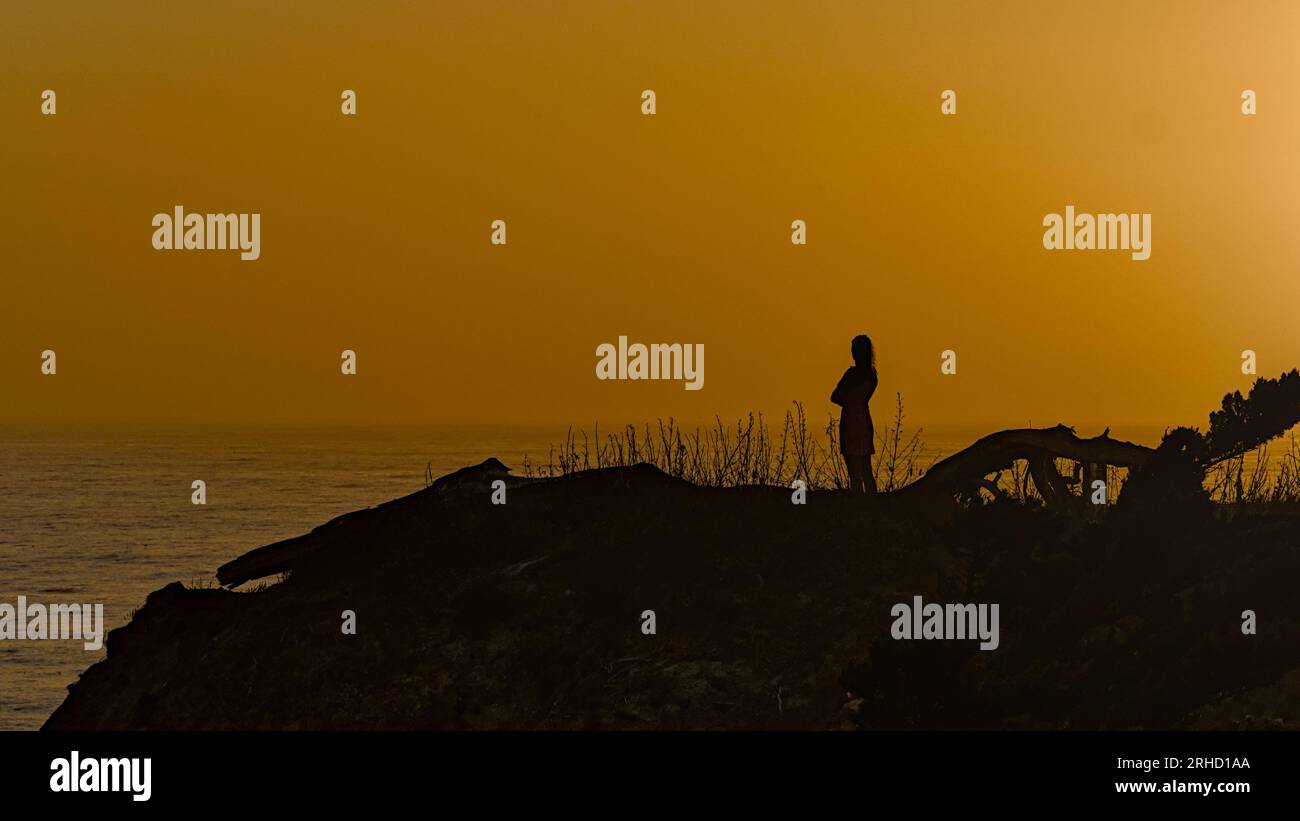 Sunset view along coastal trail in Half Moon Bay Stock Photo - Alamy