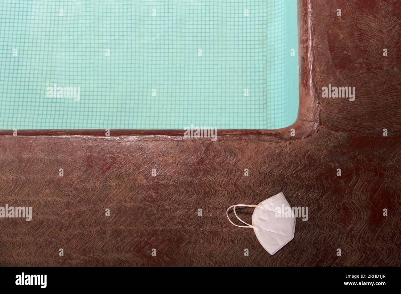 Pool to play on vacation next to flip-flops and an inflatable unicorn ...