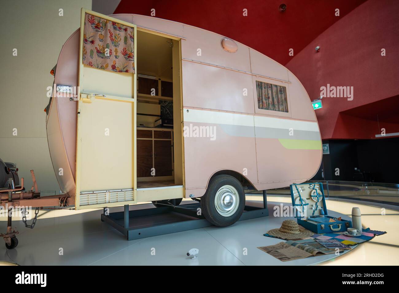 Vintage silver car hi-res stock photography and images - Alamy