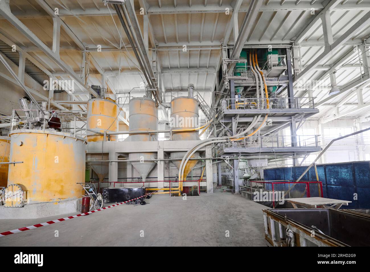 Bunkers with bulk components at silica production factory Stock Photo ...