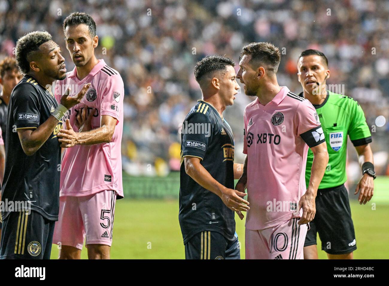 Lionel messi pink kit hi-res stock photography and images - Alamy