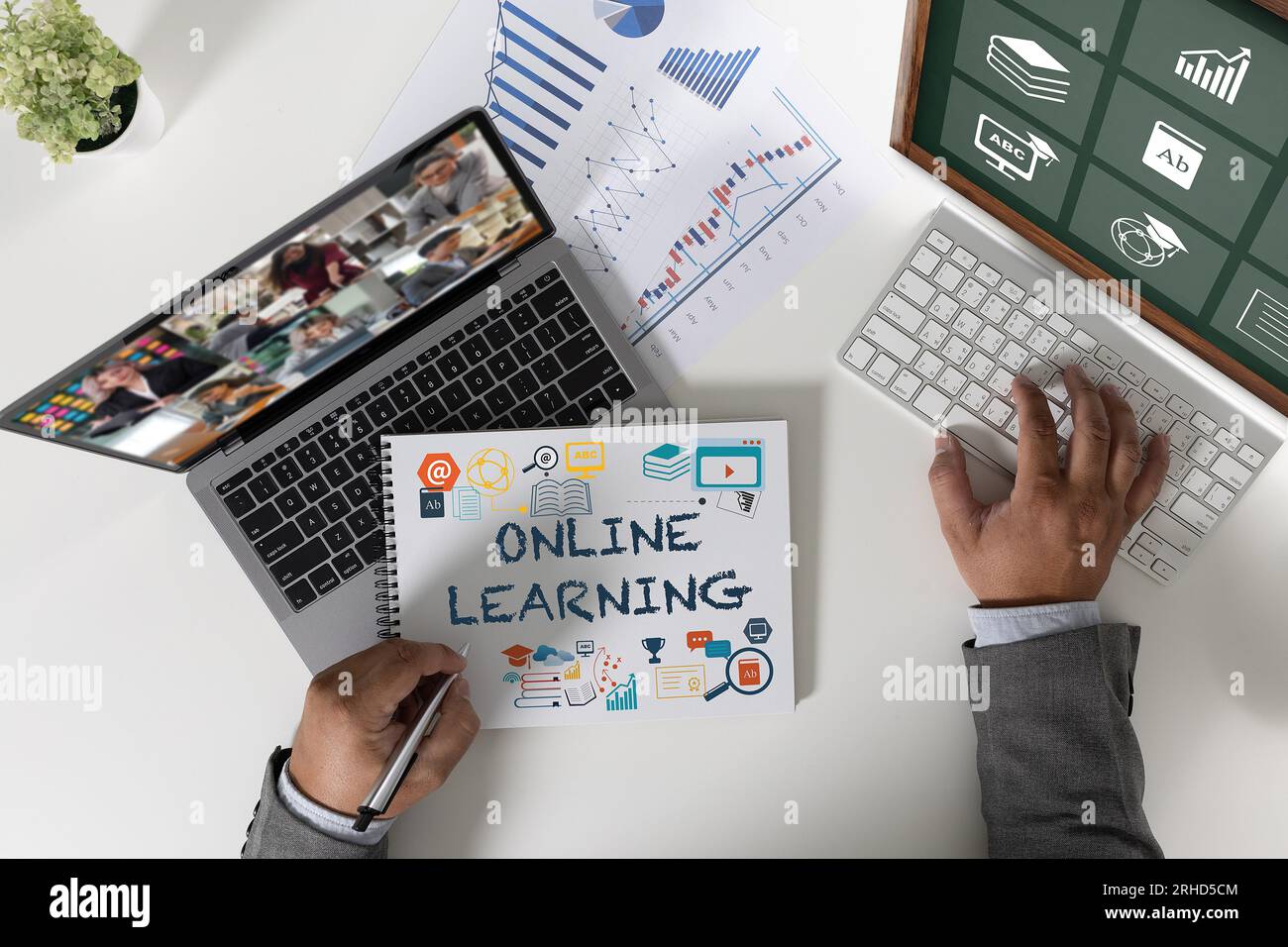 Learning Global Online learning student watching lesson online using ...