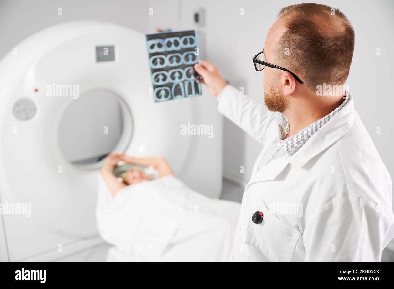 Medical computed tomography or MRI scanner. Close up of doctor holding ...