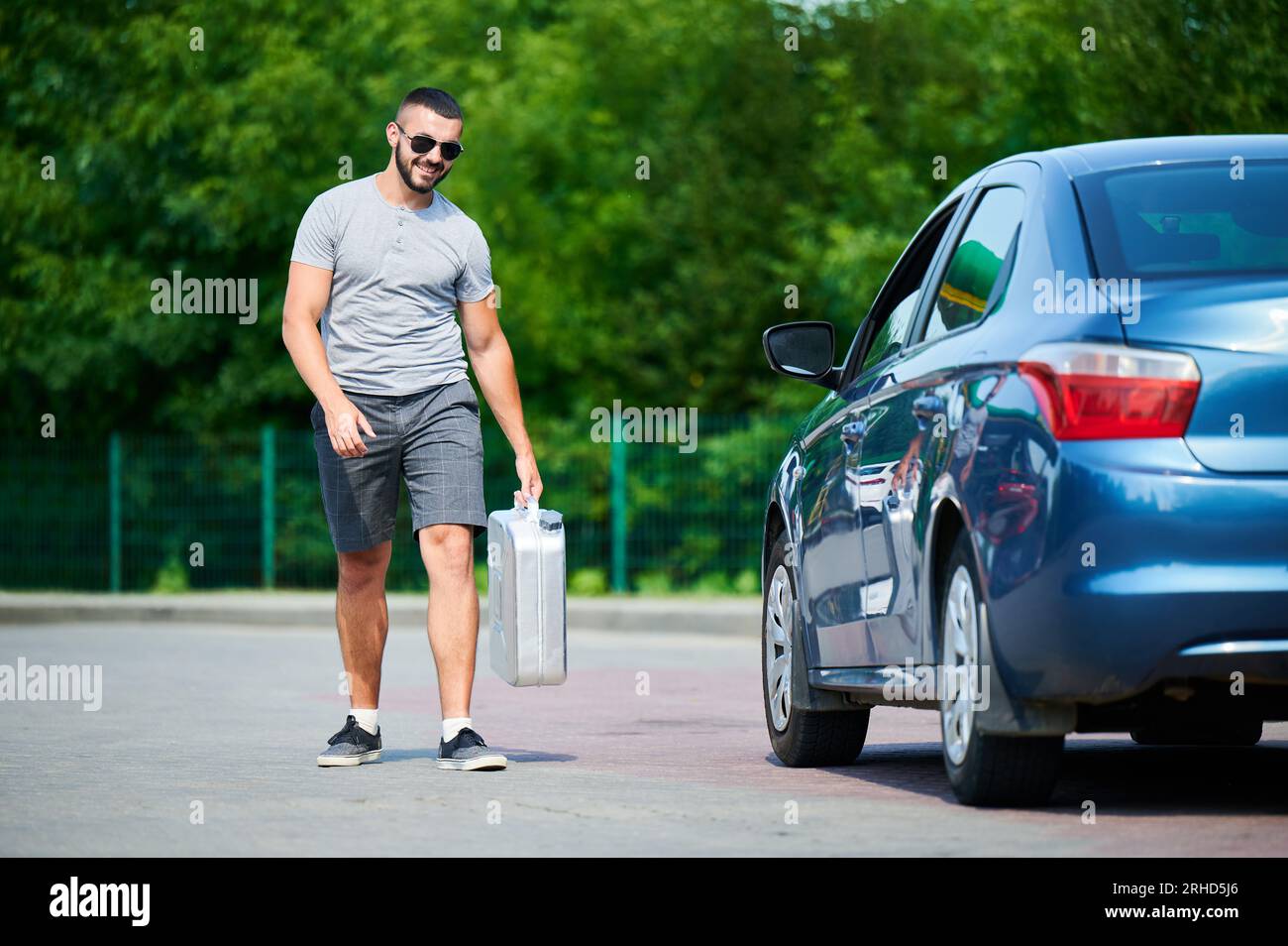 Full gas petrol station hi-res stock photography and images - Alamy