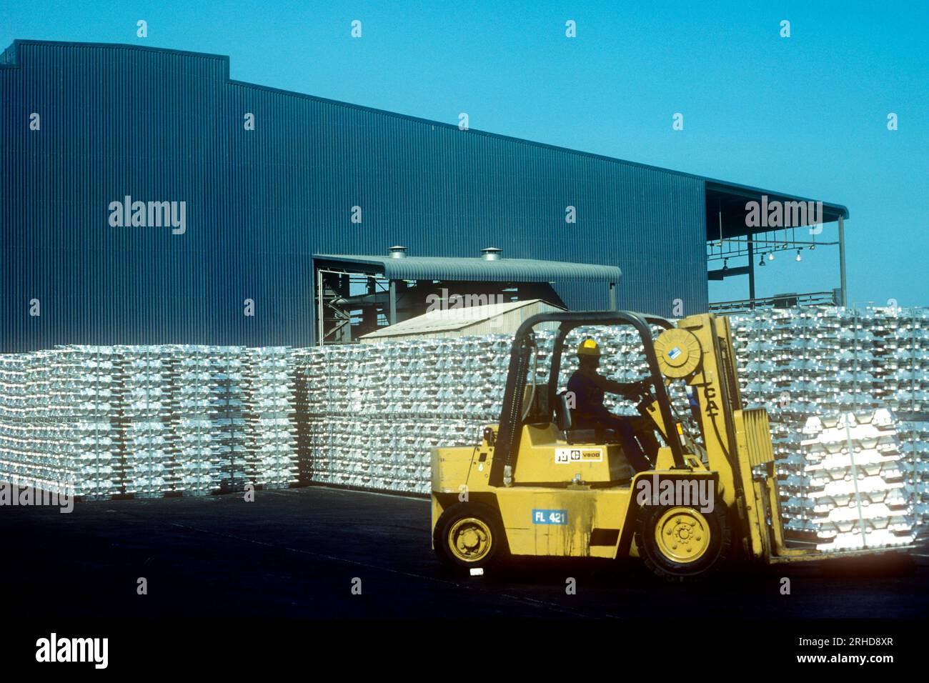 Worker stacking aluminum ingots DUBAL factory in Dubai, UAE Stock Photo ...