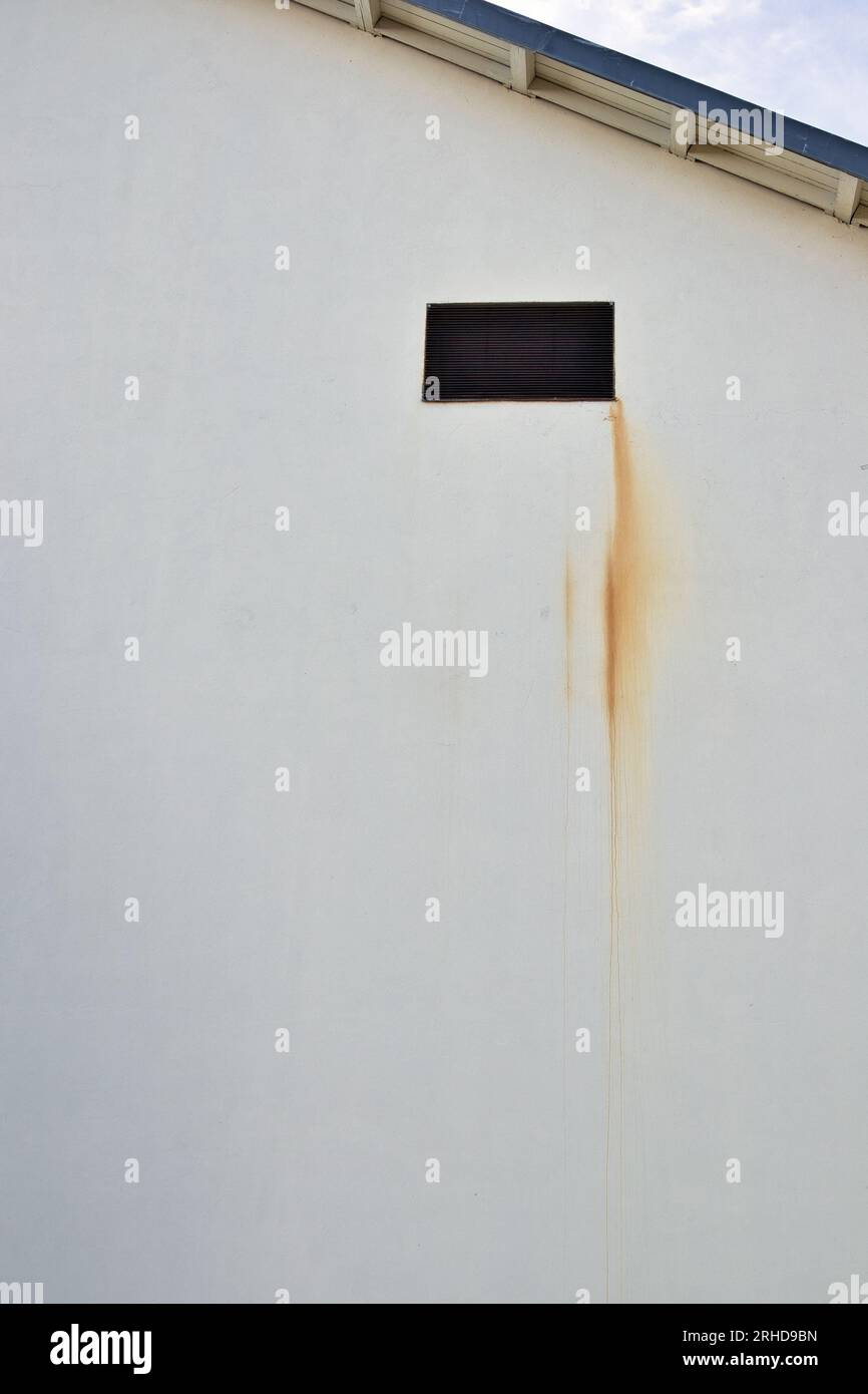 Old wall with rust marks that rain had run down Stock Photo - Alamy